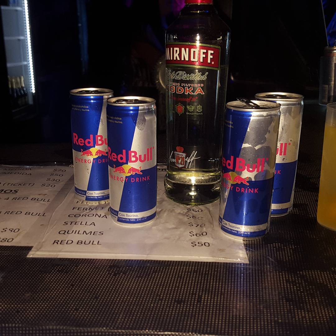 Smirnoff 40% alcohol and Red Bull. – Alcoholaware